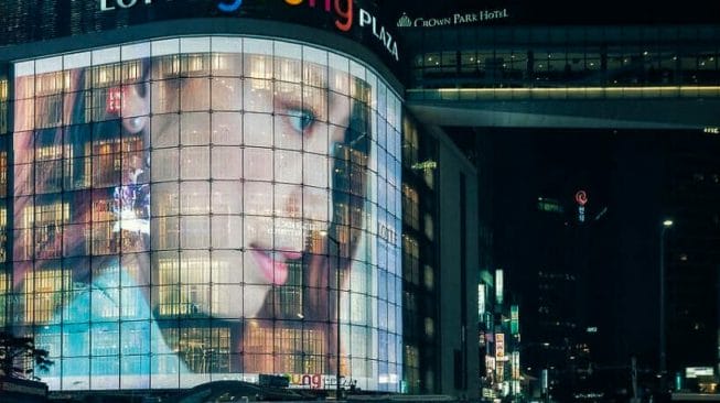 Firefly LED: Outdoor Digital Signs Built for Visibility & Longevity